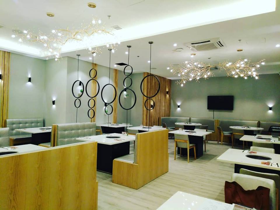 3D Dining Experience at SIX Doors